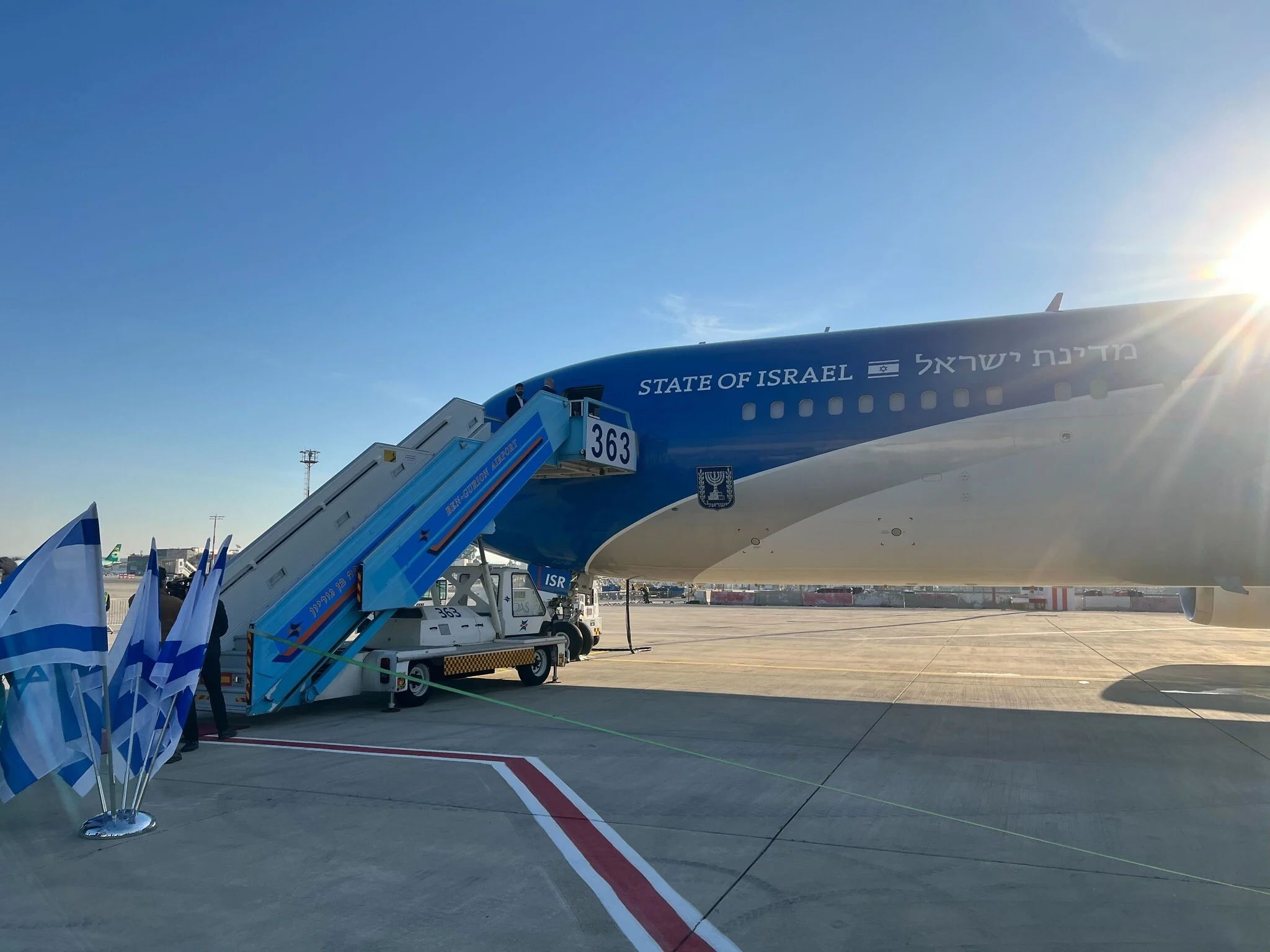 이스라엘 전용기 뜨고 '망명 황태자' 만났다... 트럼프의 '이란 정권 교체' 작전 시작 - 지오스토리